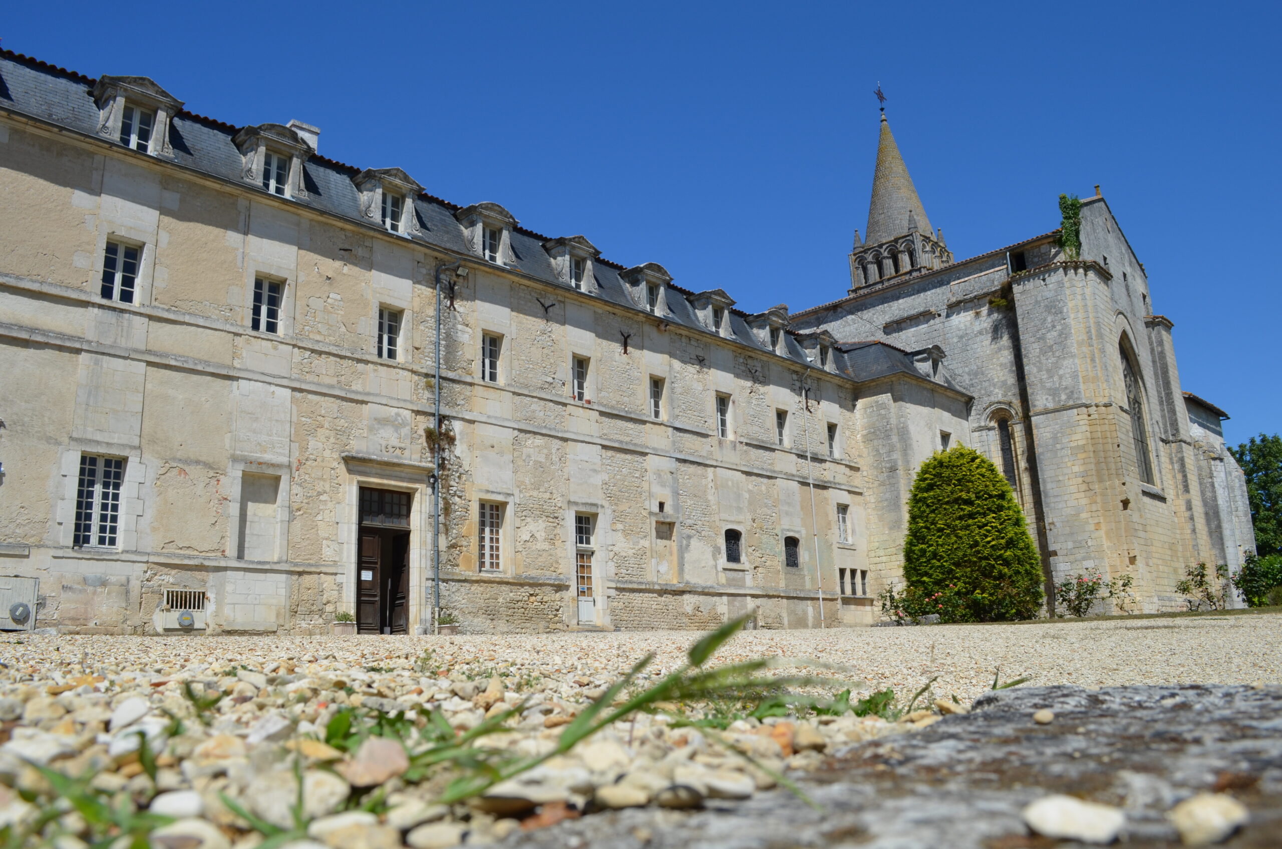 Contact et réservations - Abbaye de Bassac